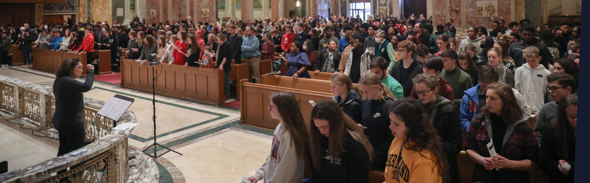Misa juvenil de celebración - Archdiocese of Washington